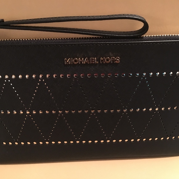 Michael Kors | Bags | Nwt Michael Kors Large Zip Clutch Wristlet | Poshmark